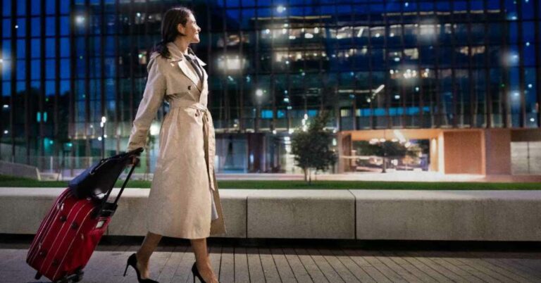 What is a Red Eye Flight? Pros and Cons Explained